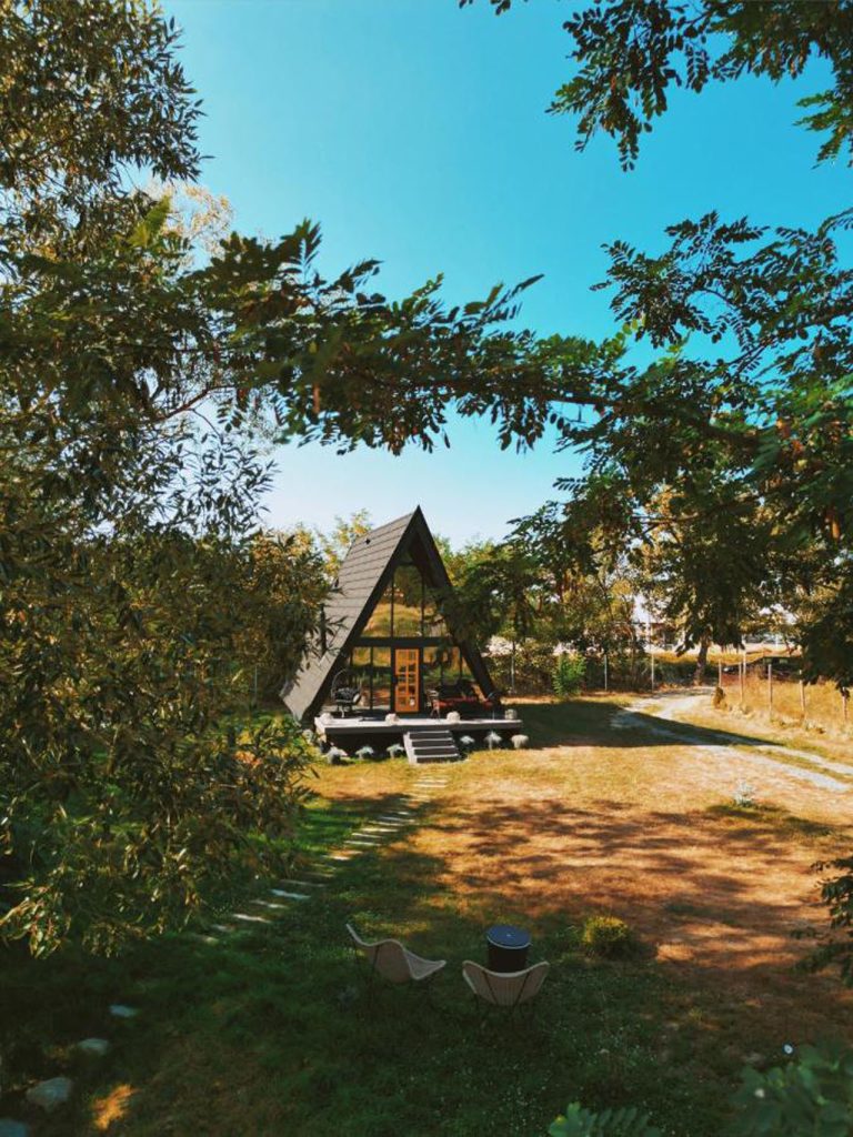 Cele mai frumoase Cabane A-frame din România: Înapoi la natură - Elanomad