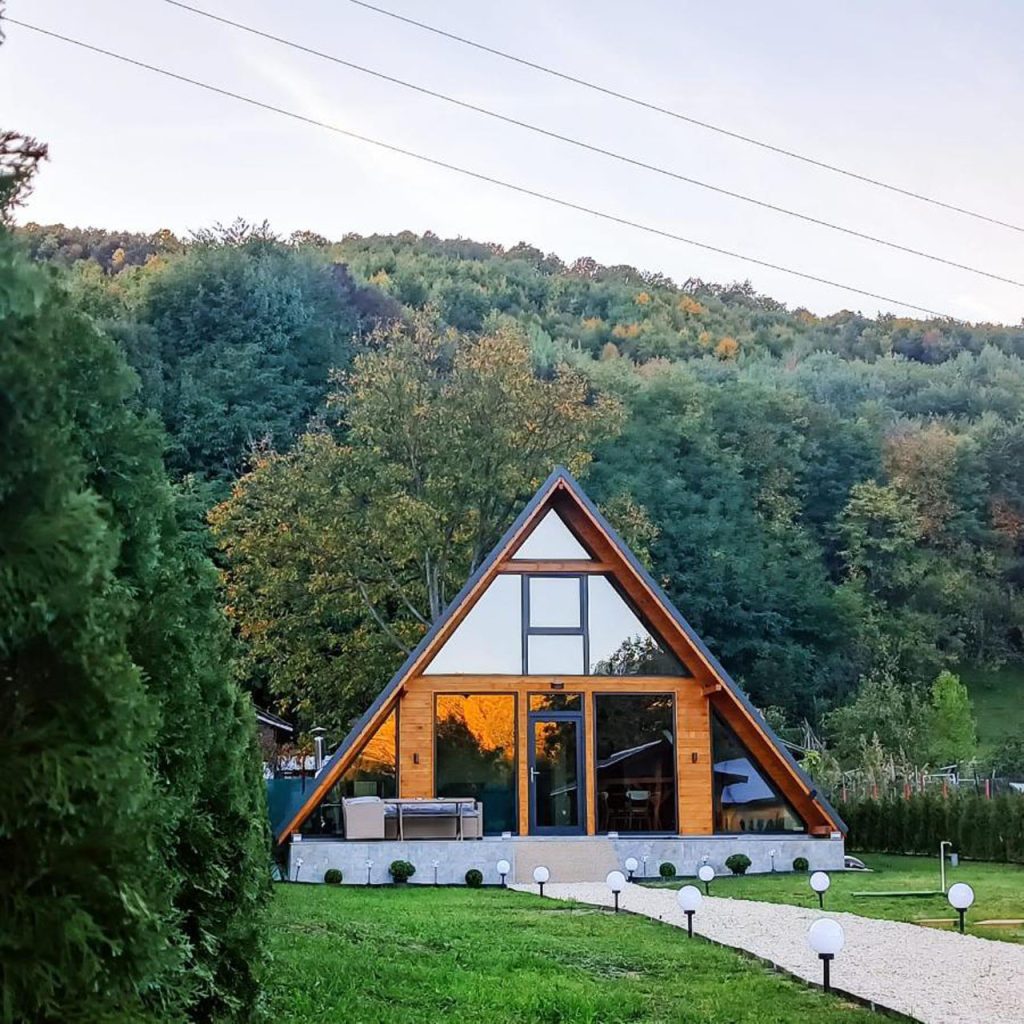 Cele mai frumoase Cabane A-frame din România: Înapoi la natură - Elanomad